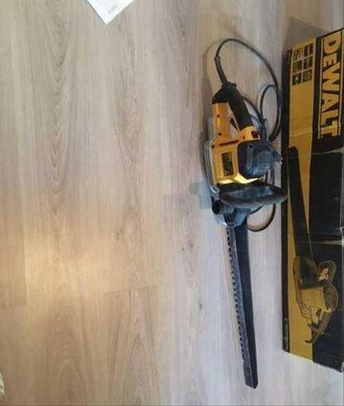 Dewalt DWE397 QS Пила-аллигатор