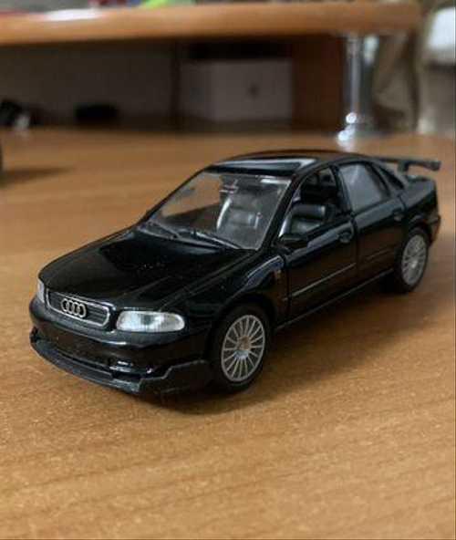 Audi A4 1:36