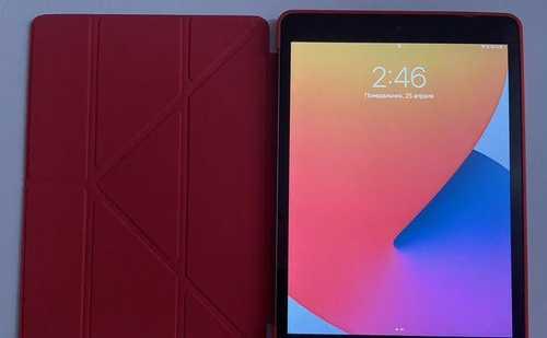 Планшет apple iPad 8 в чехле