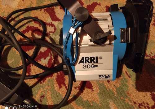Видеосвет Arri 300 +