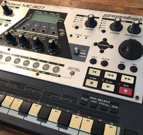 Roland mc-307 groovebox