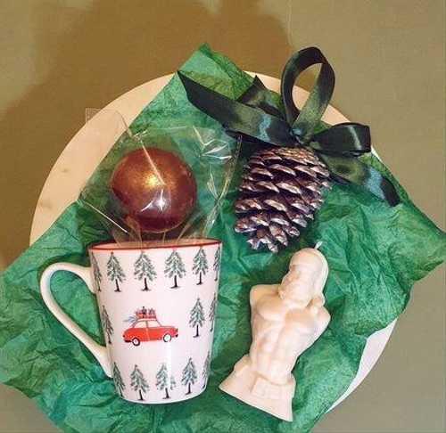 Подарочный набор свеча дед мороз и бомбочка