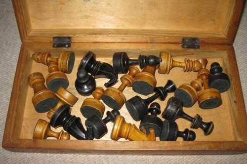 Старинные шахматы с деревянными фигурами