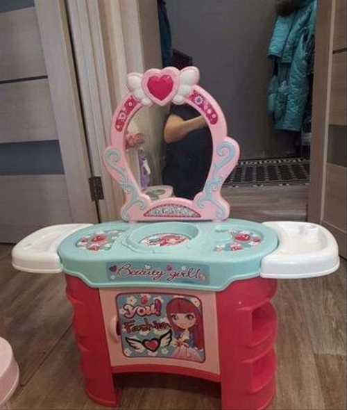 Детский туалетный столик/трюмо