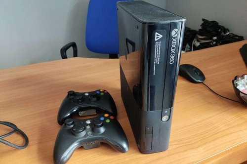 Игровая приставка Xbox 360 E/50 игр/2 геймпада