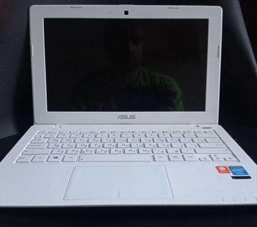 Ноутбук Asus X200CA