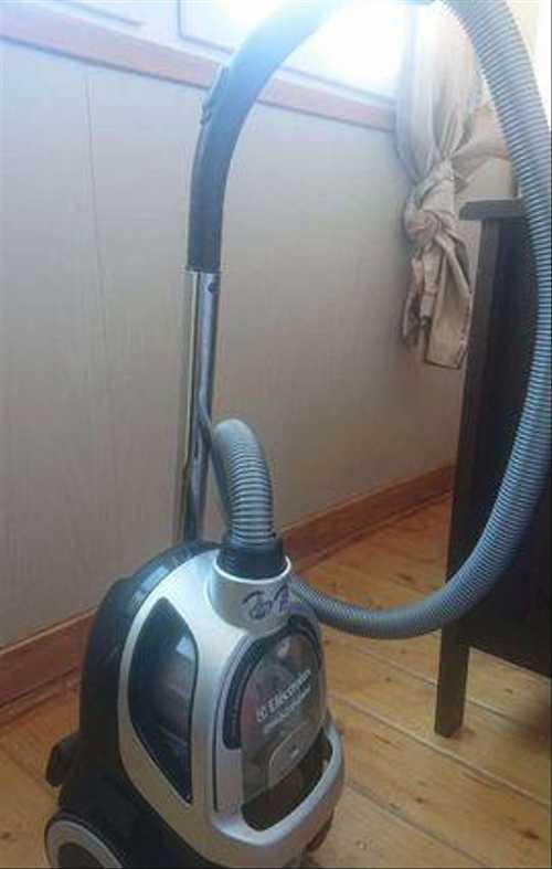 Пылесос Electrolux ergo easy ZTF7616