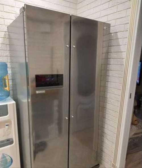 Холодильник LG двухдверный В отличном состоянии