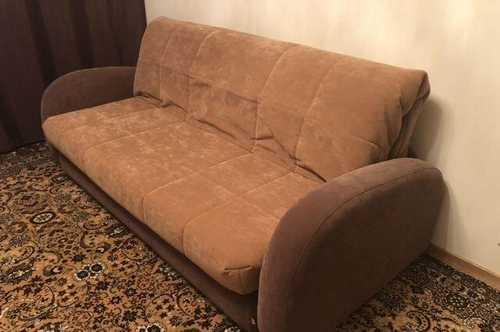 Мягкий коричневый диван