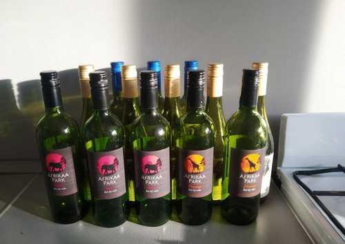 Пустые бутылки от вина с закручивающейся крышкой