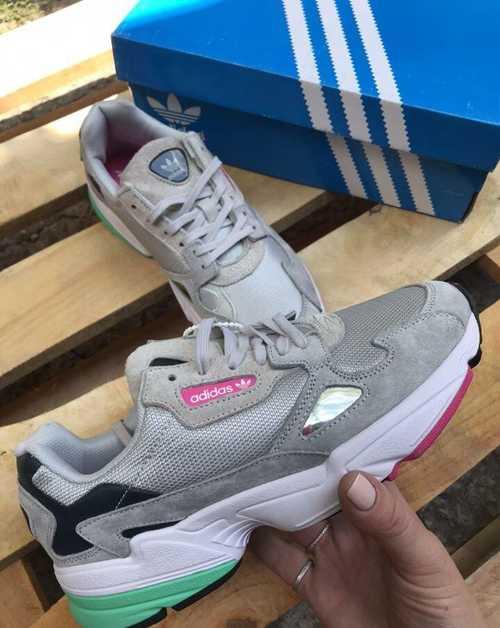 Adidas Falcon W