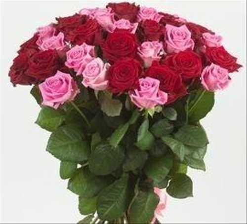 Букет из красных и розовых роз фото