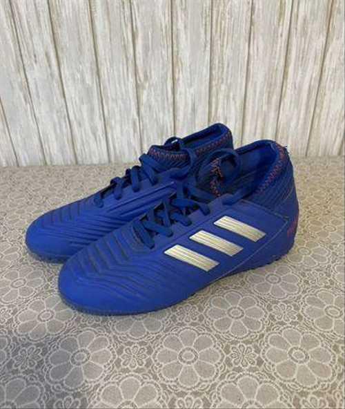 Футбольные бутсы adidas