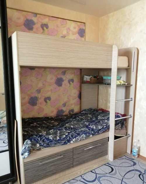 Кровать двухьярусная