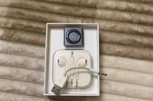 iPod shuffle with EarPods