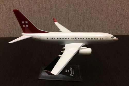 Модель самолета Boeing-737 М1:200