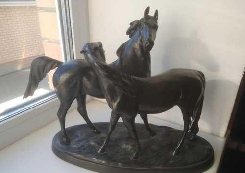 Большая скульптура Лошади на воле Касли 1986 Отлич