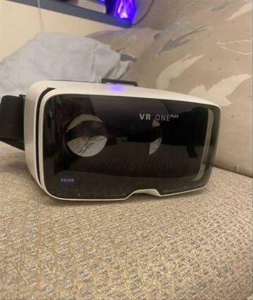 Очки виртуальной реальности Zeiss VR one для телеф