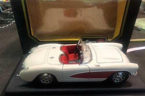 Модель авто 1:24 chevrolet corvette 1957 burago