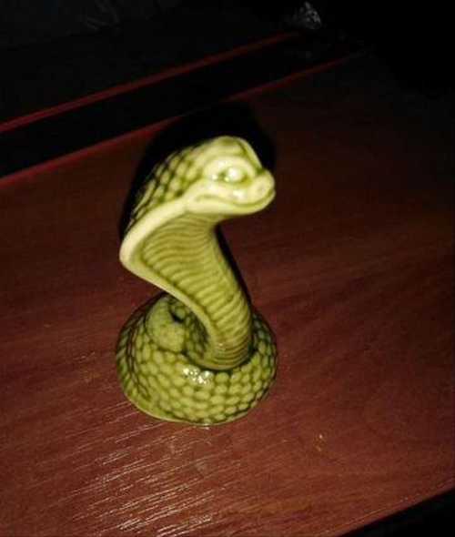 Статуэтка змеи