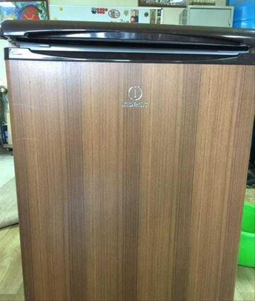 Холодильник Indesit TT 85 T, коричневый, б/у