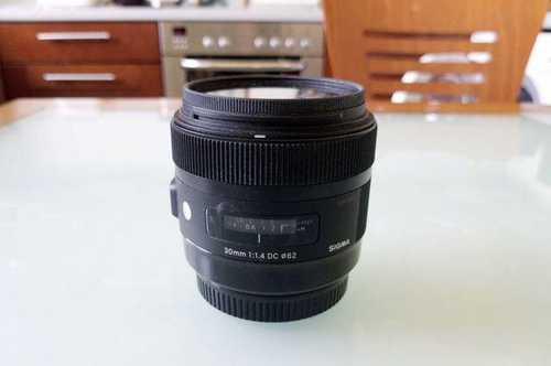 Объектив Sigma 30mm/f1.4 для Canon EF-S