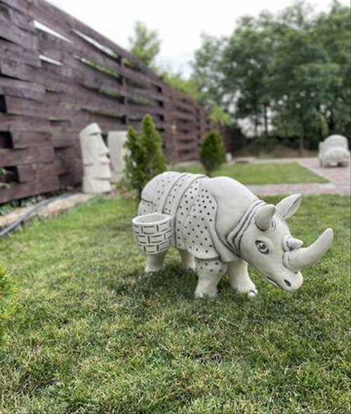 Садовая фигура - кашпо "Носорог"