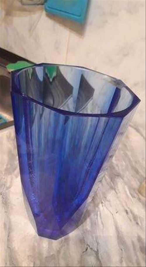 Старинная антикварна ваза из кобальтоваго стекла