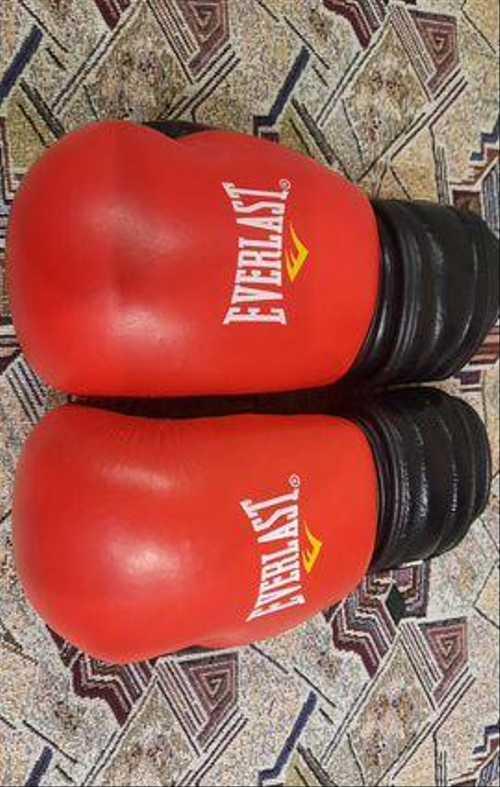 Боксерские перчатки 10 oz everlast