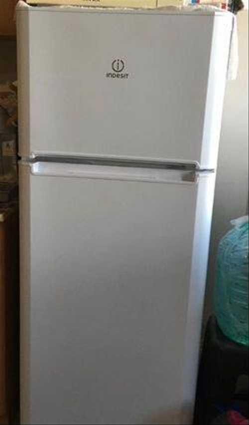 Холодильник бу indesit TIA-140