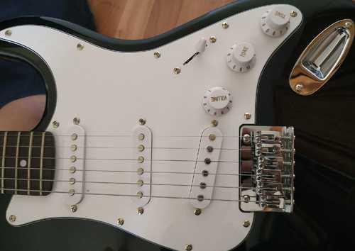 Продам Fender Stratocaster Страт комплект)