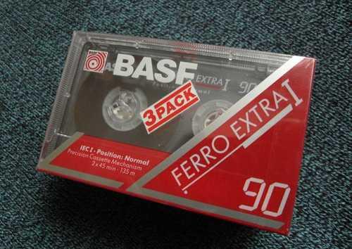 На каждой кассете. Аудиокассеты новые. Фирма BASF кассеты. Аудиокассеты сони ТДК БАСФ.