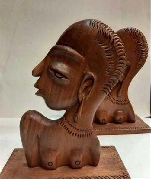 Старые фигурки африканских женщин красное дерево