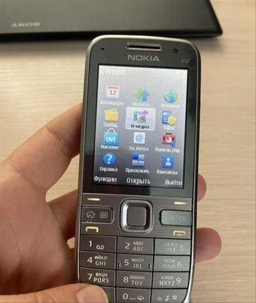 Телефон Nokia E52