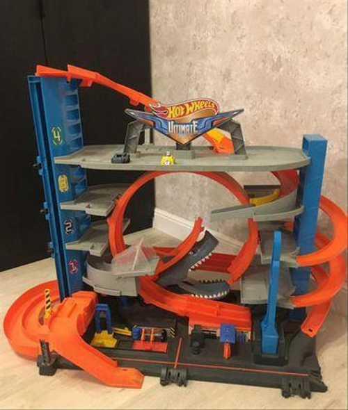 Hot wheels ultimate garage