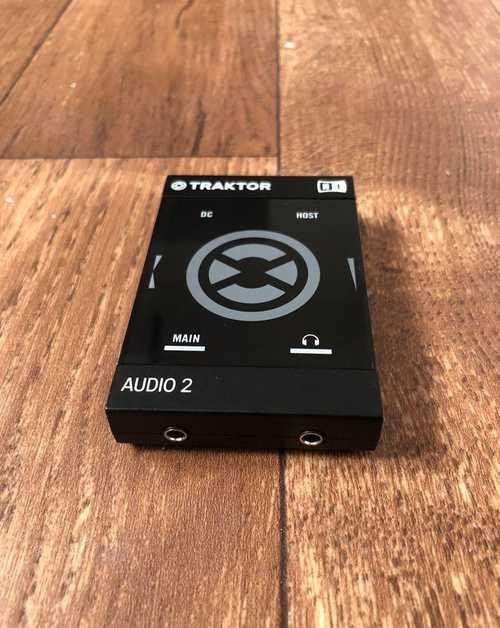 Traktor audio. Звуковая карта Traktor Audio 2. Traktor Audio 2. Traktor Audio 2 аудиокарта.