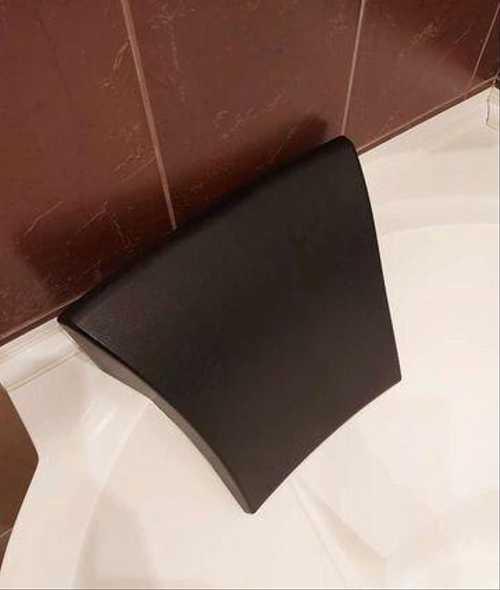 Черный подголовник в ванную Gemy