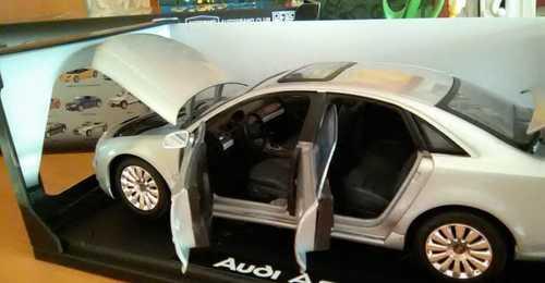 1:18 Audi A8