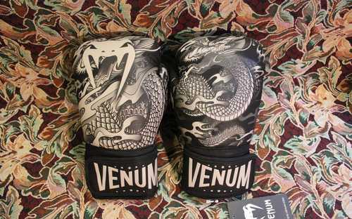 Боксёрские перчатки venum dragon's flight (12 OZ)