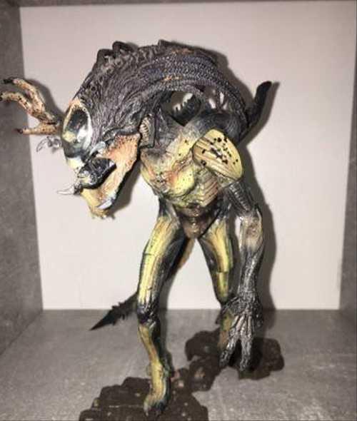 Neca Predalien Hybrid