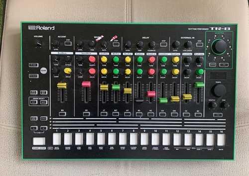 Драм-машина Roland TR-8