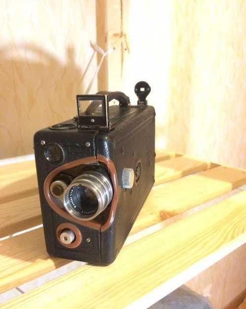Старинная кинокамера Kodak model B