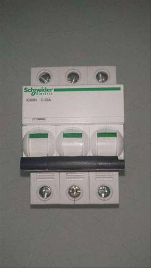 Автоматический выключатель C32A Schneider electric