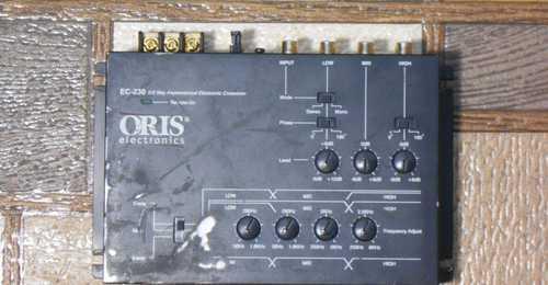 Электронный кроссовер Oris EC-230