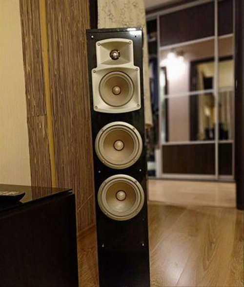 Yamaha NS-555