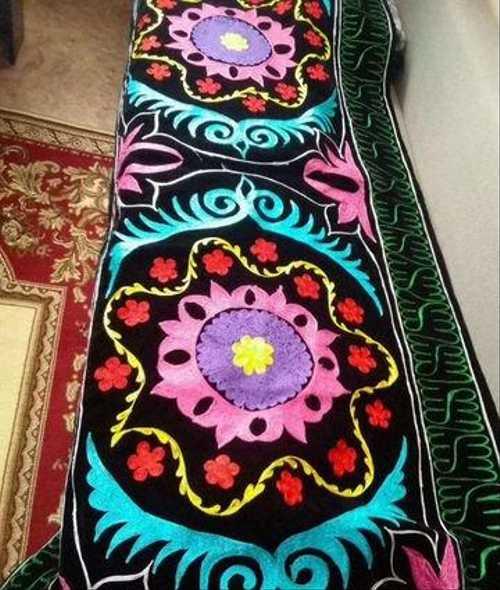 Узбекское сюзане (покрывало, скатерть, коврик)