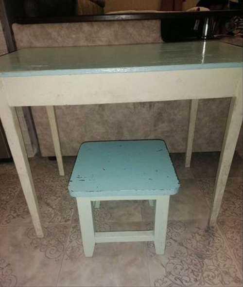 Столик с табуреточкой