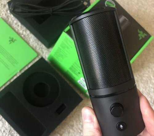 Продам микрофон Razer seiren x