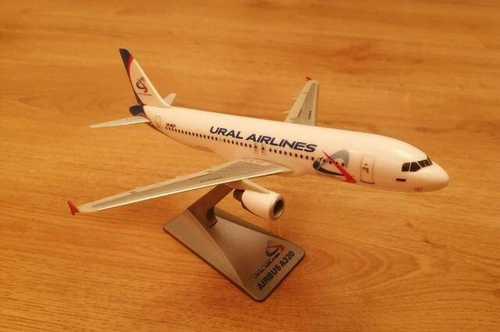 Модель A320 а/к Ural Airlines, масштаб 1 /200