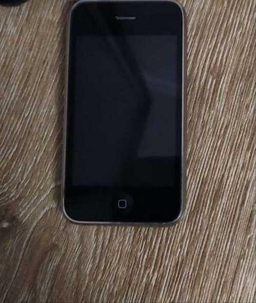 Телефон iPhone 3